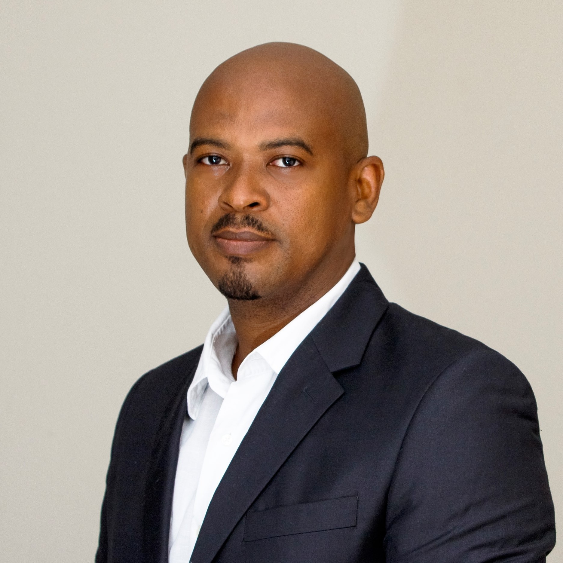 About The Artist – Calvert Jones Art – Tropical Realism